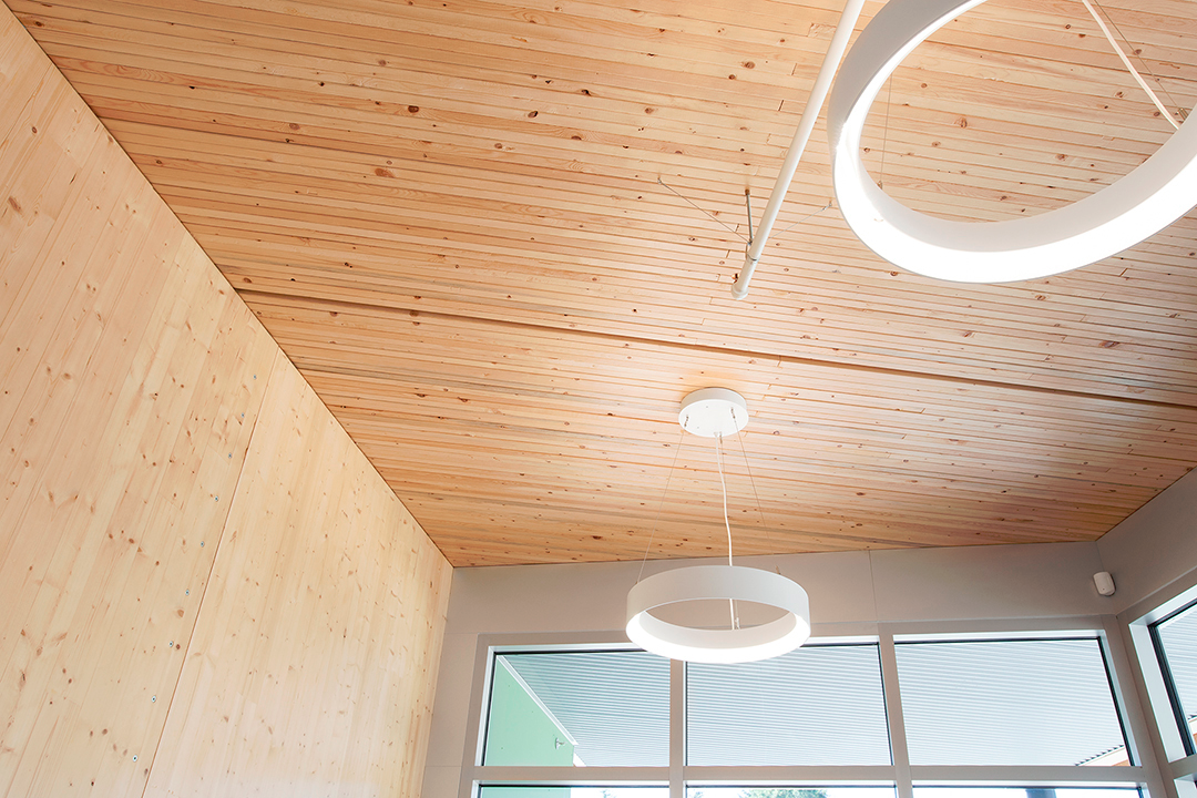 Cordova Bay Elementary School | NLT walls and CLT roof combined